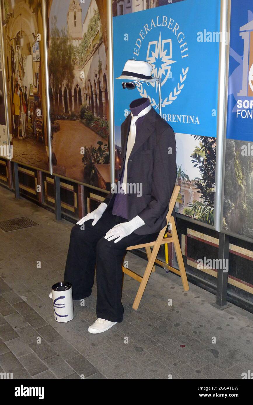 Invisible street artist hi-res stock photography and images - Alamy
