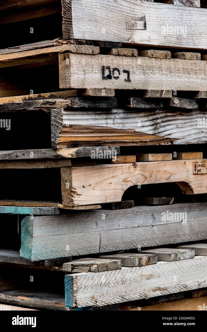 A stack of wood pallets Stock Photo - Alamy