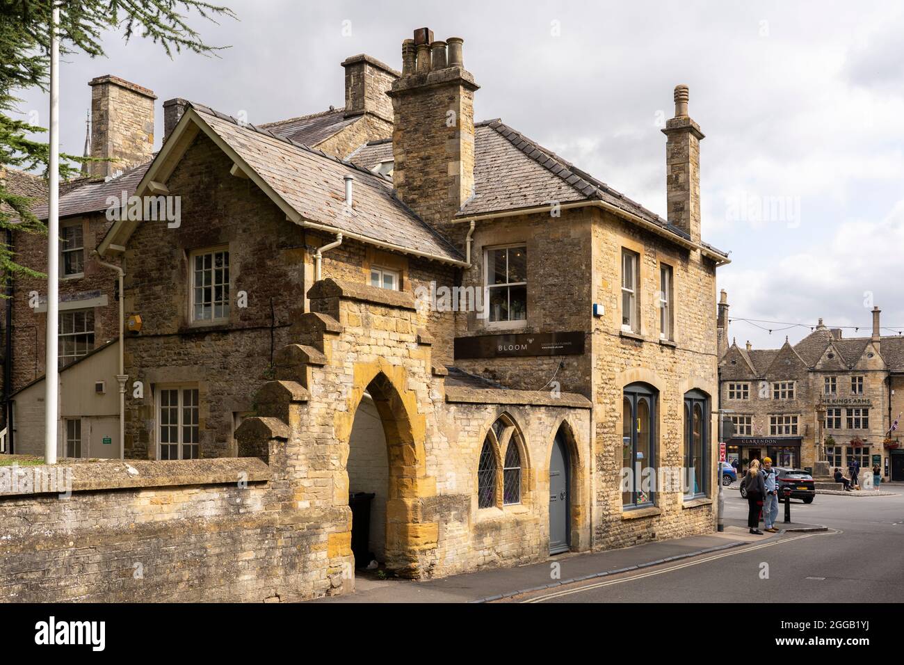 Churchyard boundary wall hi-res stock photography and images - Alamy