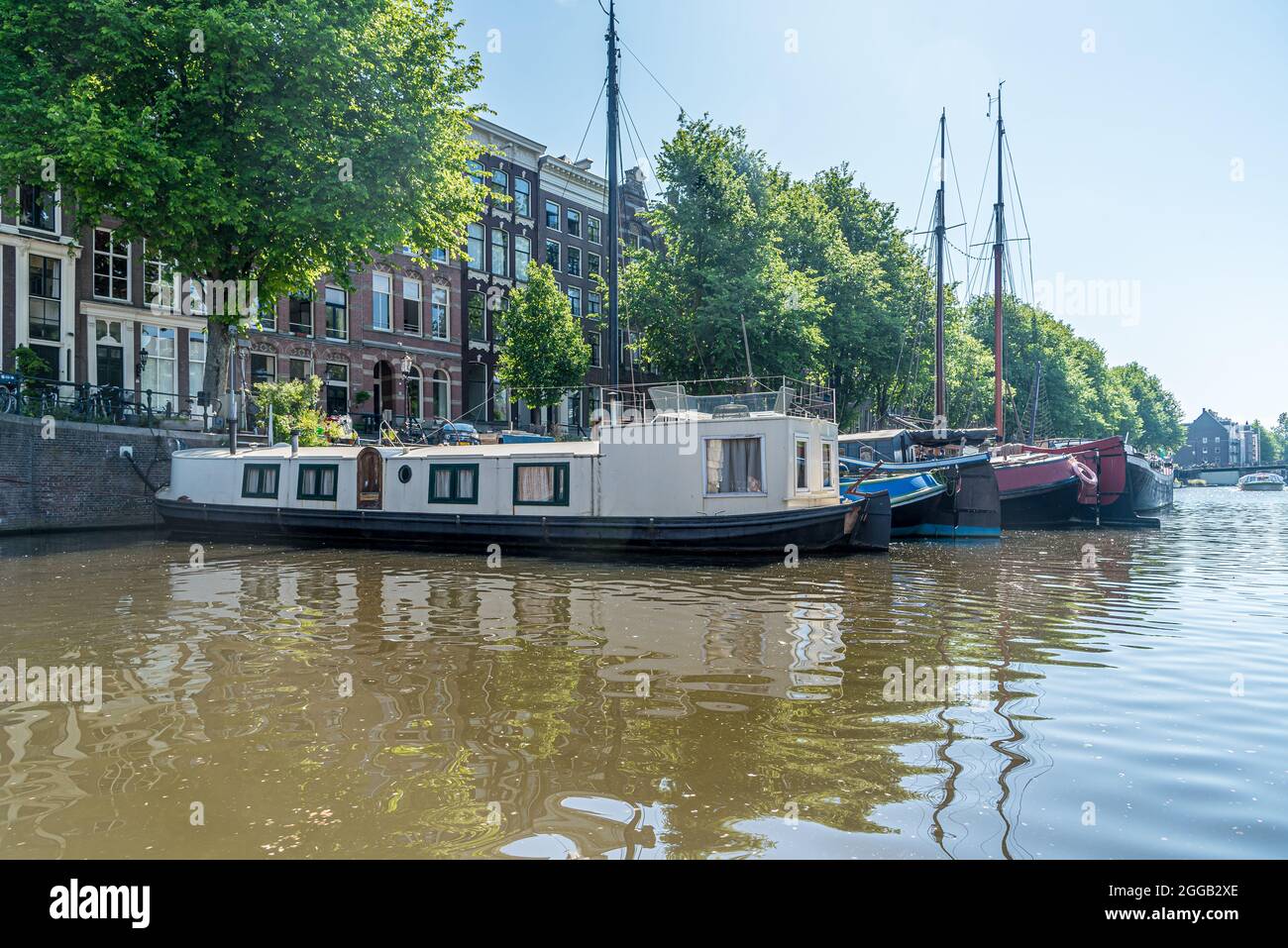 Old channels in downtown of Amsterdam Stock Photo - Alamy