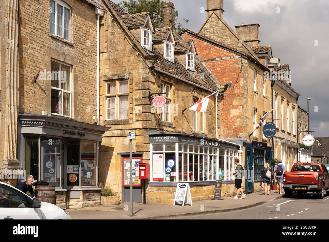Limestone buildings hi-res stock photography and images - Alamy