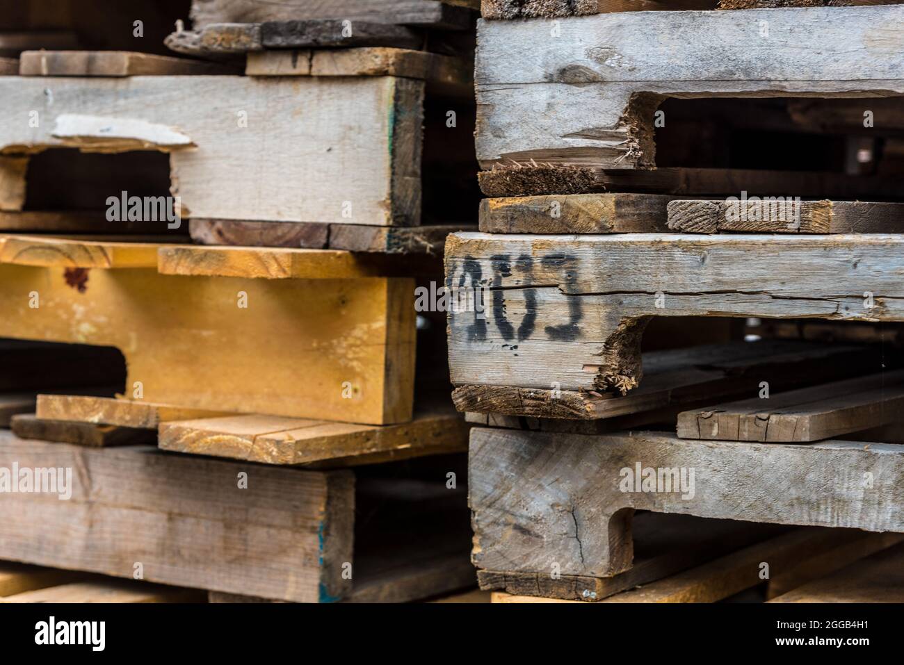 A stack of wood pallets Stock Photo - Alamy