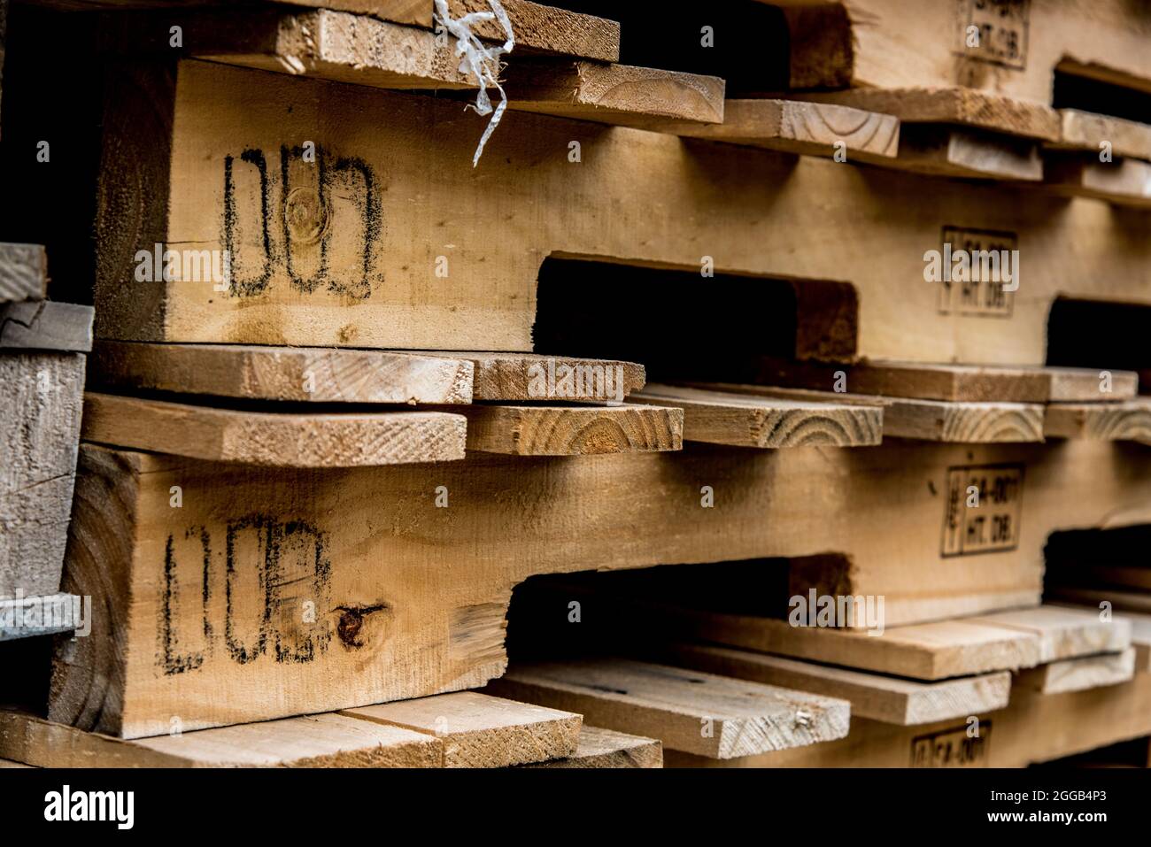 Pile of pallets hi-res stock photography and images - Alamy
