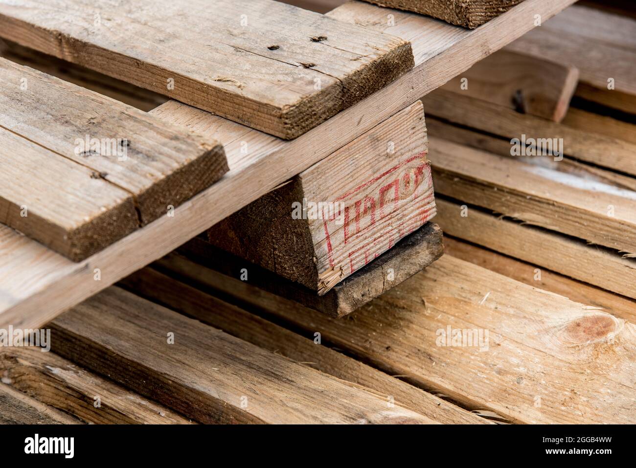 Pile of pallets hi-res stock photography and images - Alamy