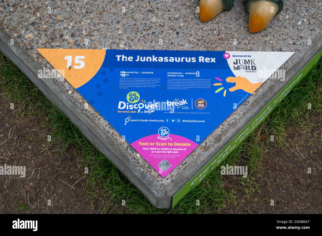 Gogo dinosaur number 15 The Junkasaurus Rex Artist Junkyard Market crew ...