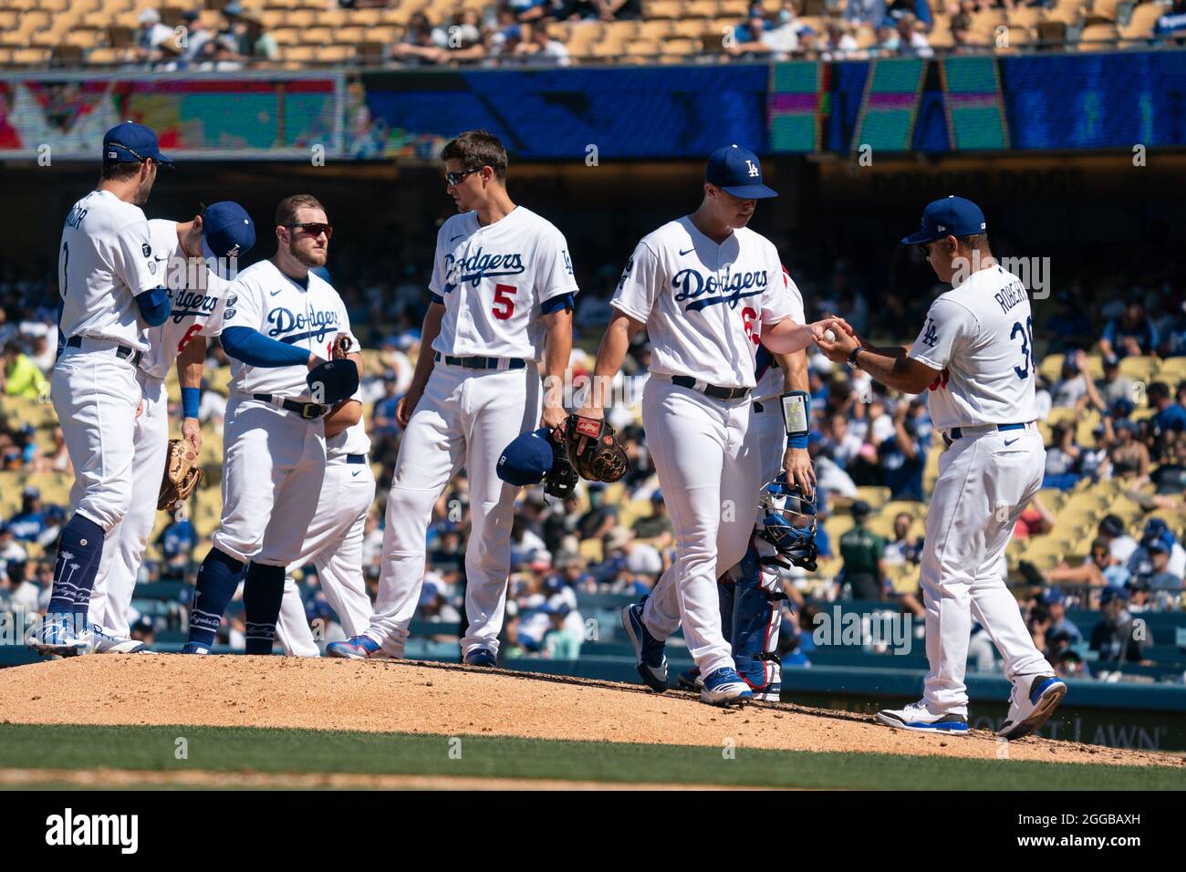 Los angeles dodgers manager dave roberts 30 hi-res stock photography ...