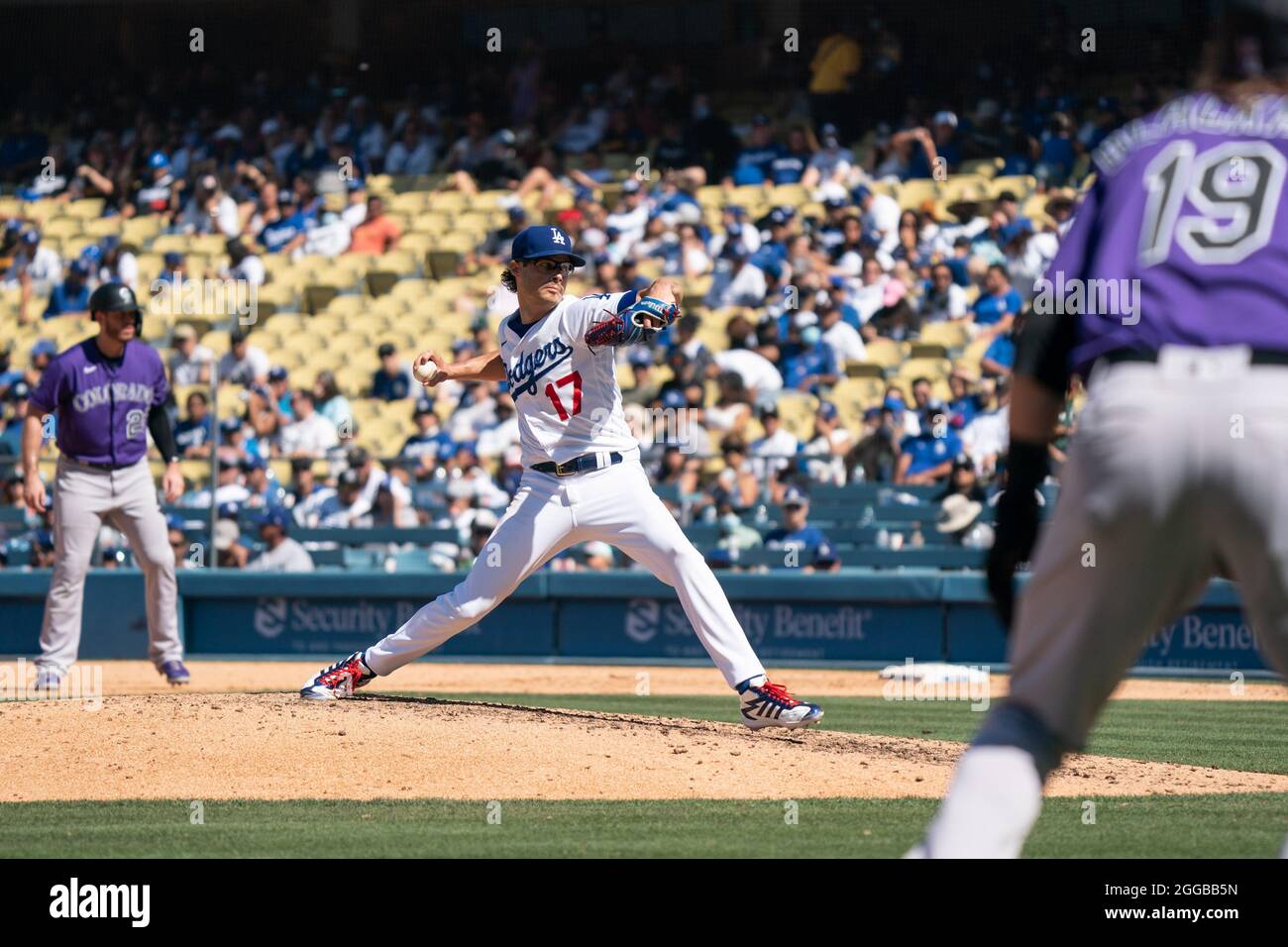 Los Angeles Dodgers relief pitcher Joe Kelly (17) throws during a MLB ...
