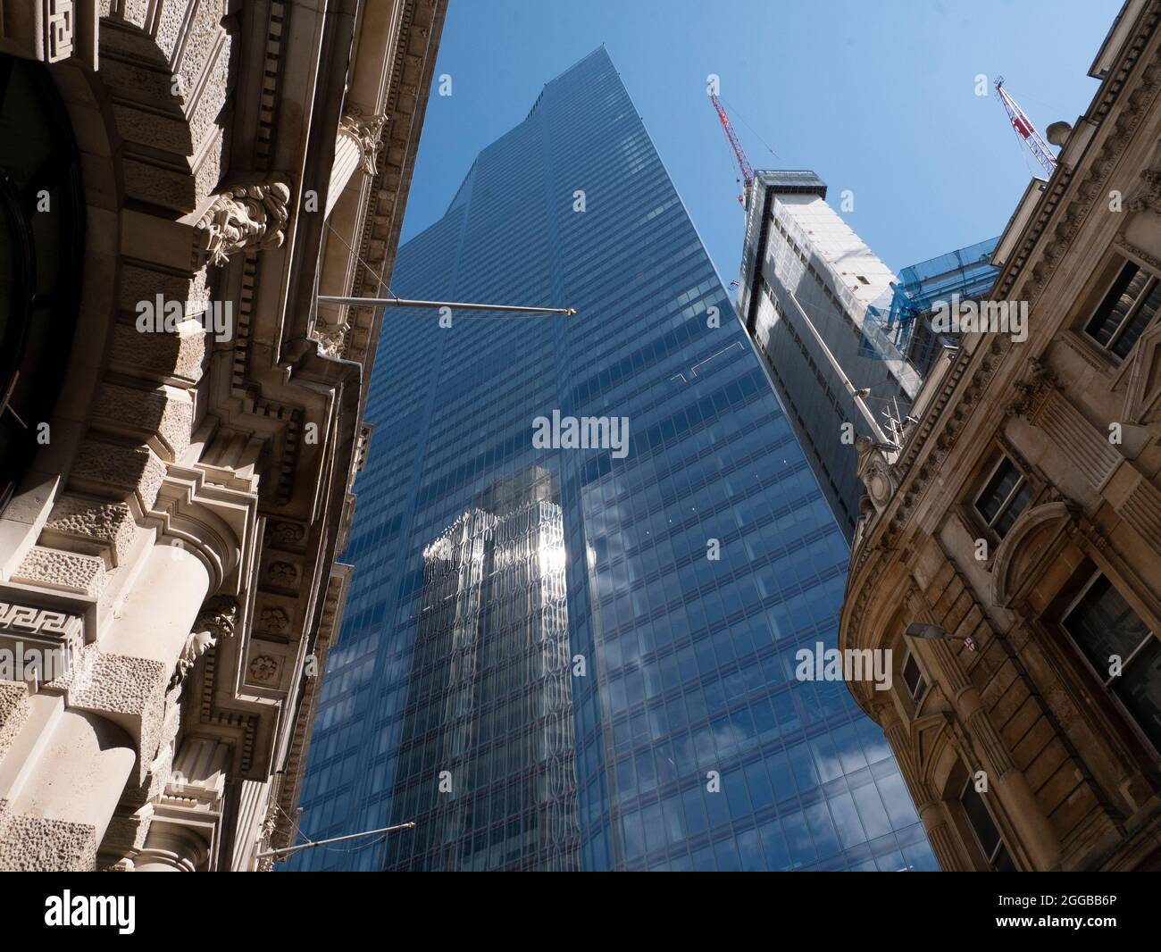 Glass roof between two buildings hi-res stock photography and images ...
