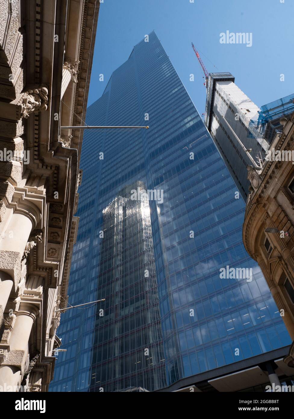 Glass roof between two buildings hi-res stock photography and images ...