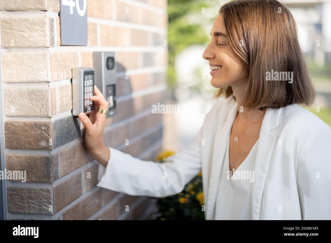 Person entering a house hi-res stock photography and images - Alamy