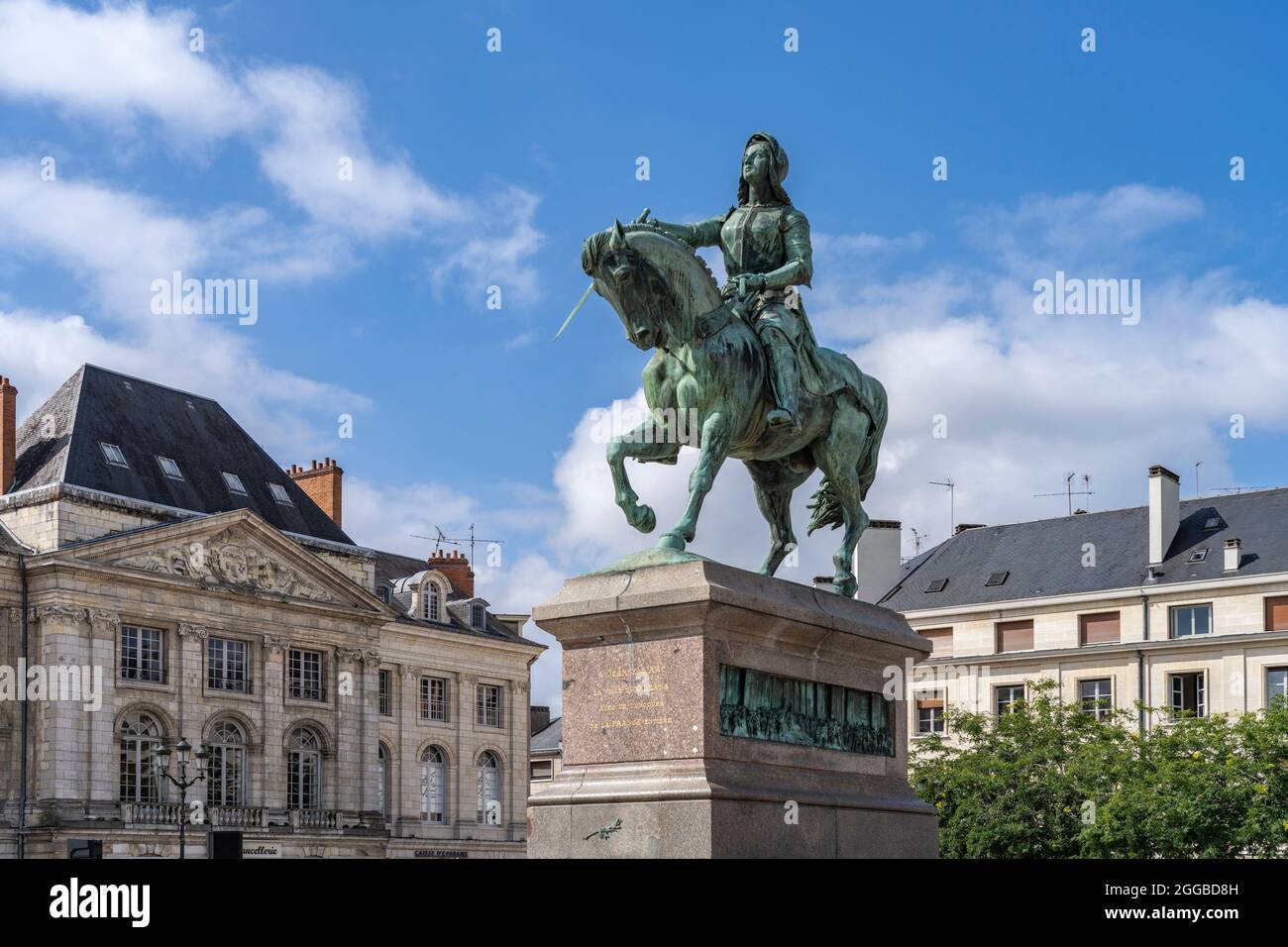 Reiterstandbild Jeanne d’Arc auf dem Platz Place du Martroi, Orleans ...