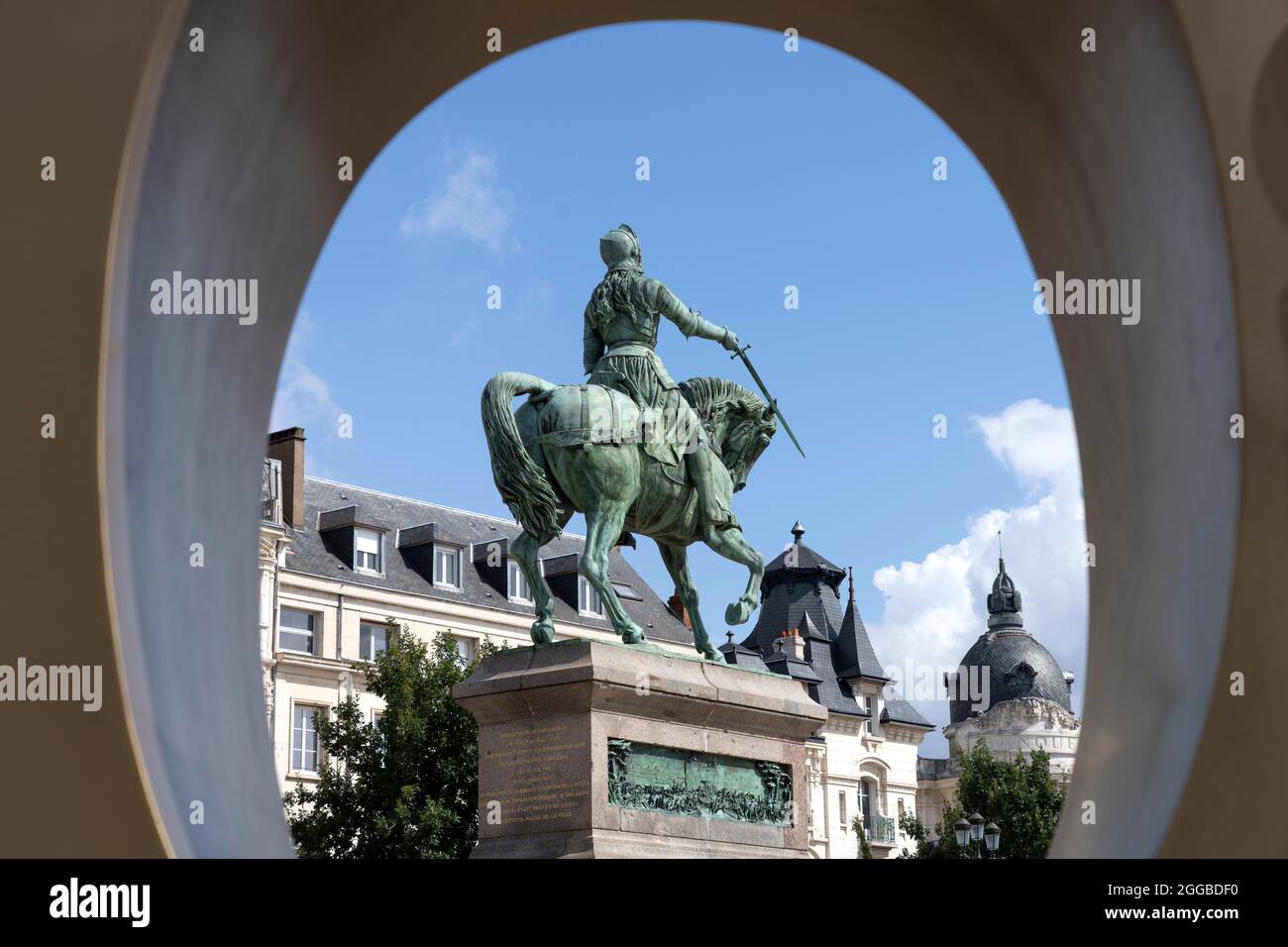 Reiterstandbild Jeanne d’Arc auf dem Platz Place du Martroi, Orleans ...