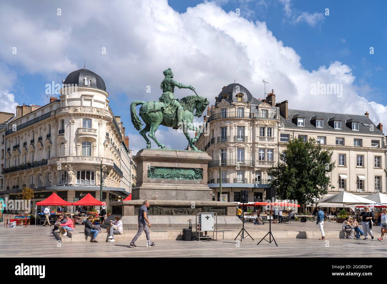 Reiterstandbild Jeanne d’Arc auf dem Platz Place du Martroi, Orleans ...