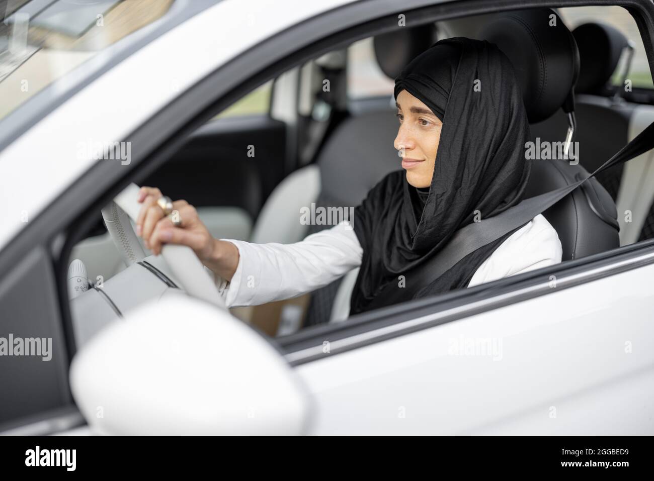 Muslim woman drives a car Stock Photo - Alamy