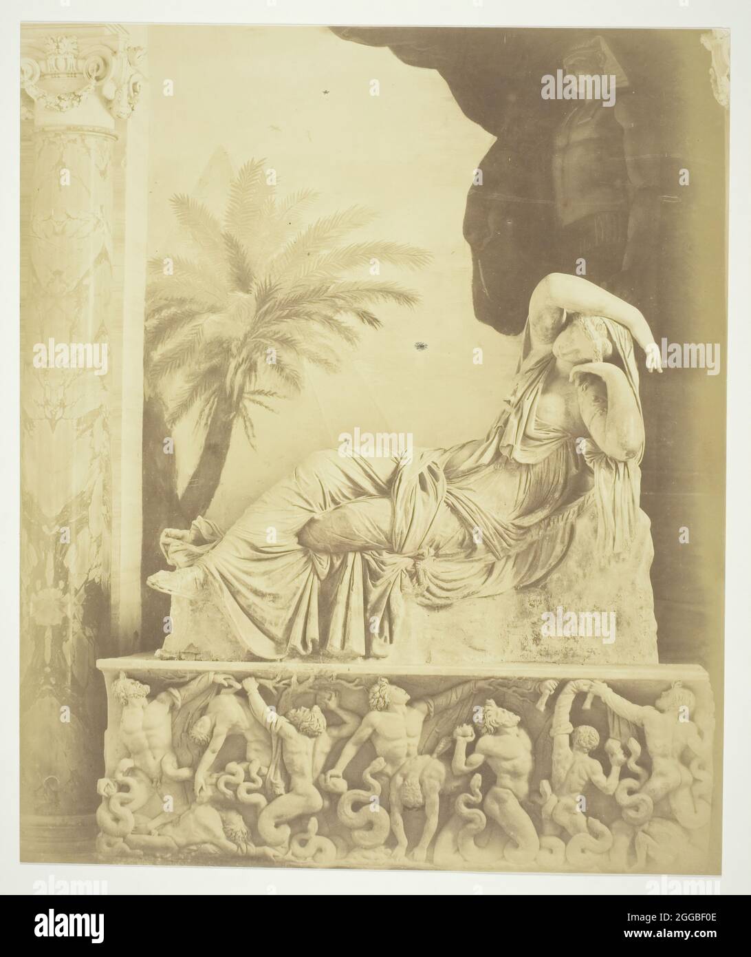 Victorian statue woman sleep hi-res stock photography and images - Alamy