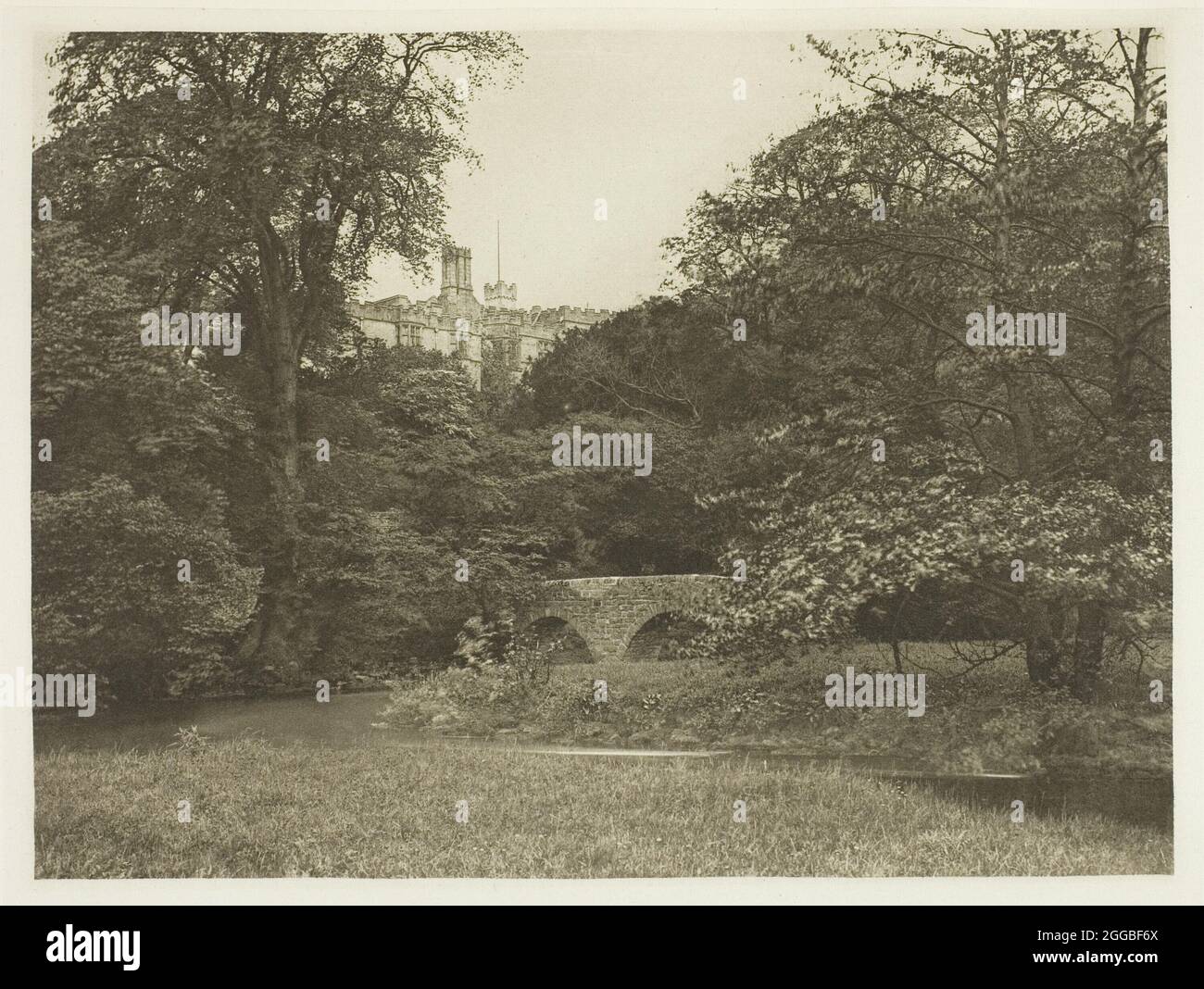 Haddon hall bridge hi-res stock photography and images - Alamy