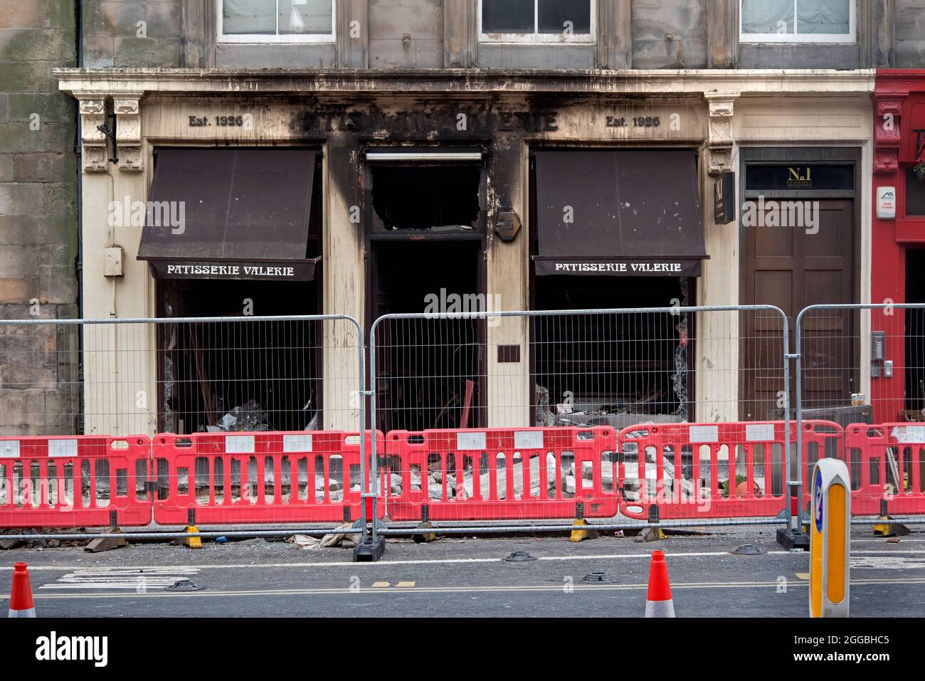 Patisserie Valerie fenced off following a major fire. George IV Bridge ...
