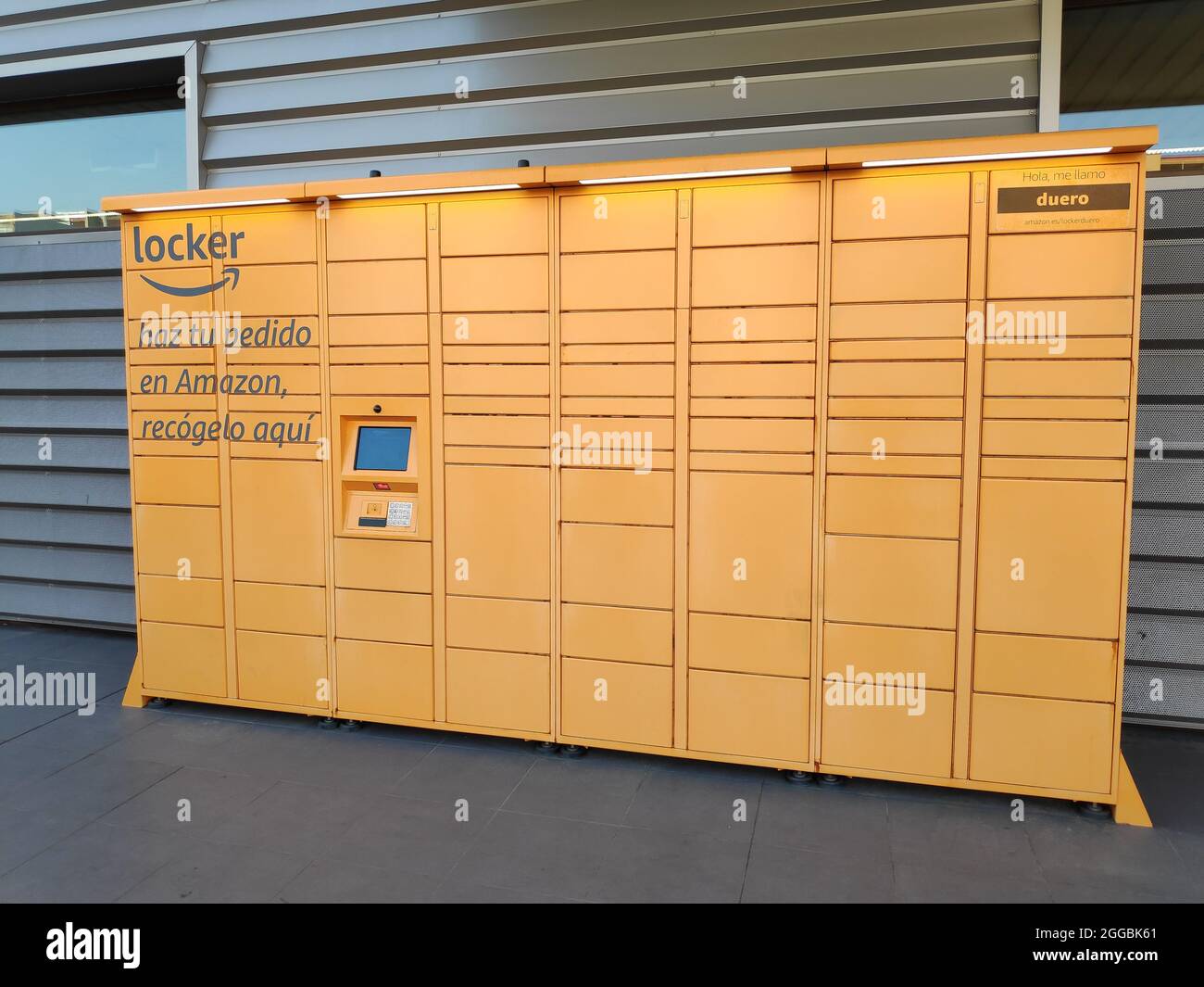 Amazon locker spain hi-res stock photography and images - Alamy