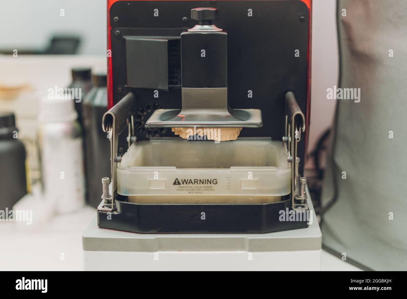 Three-dimensional dental printer that use resin to manufacture a model ...