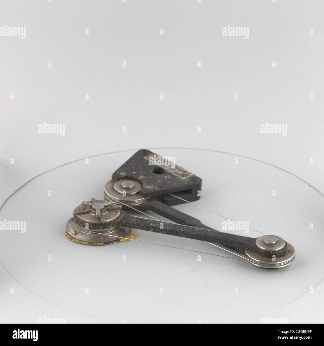 Hinged mechanism hi-res stock photography and images - Alamy