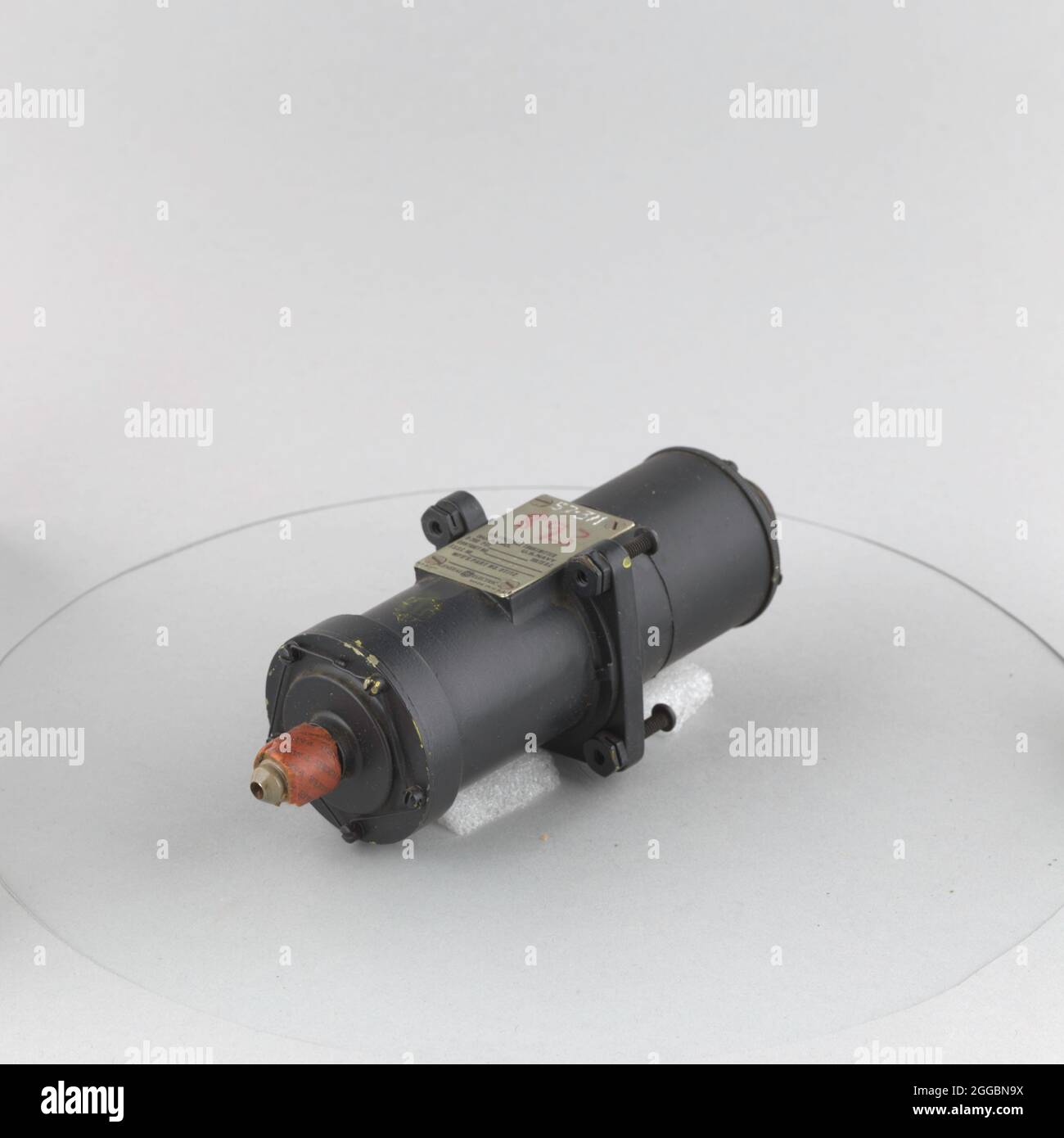 52mm diameter, 170mm long; range 0 to 200 psi; 14 volts Stock Photo - Alamy