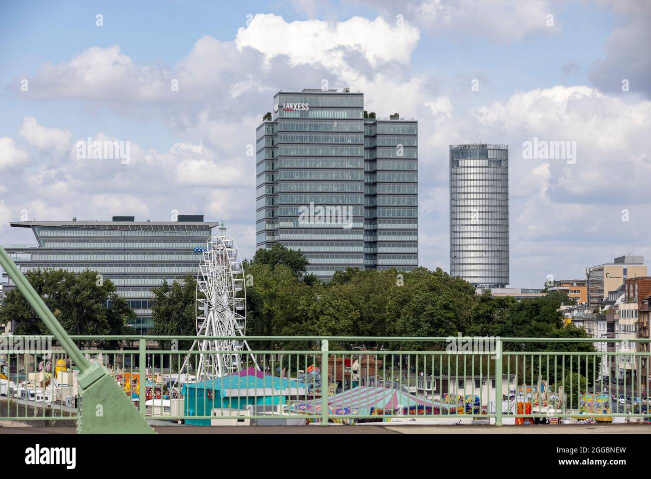 Modern skyscraper, Cologne Triangle, dominating eastern skyline of ...