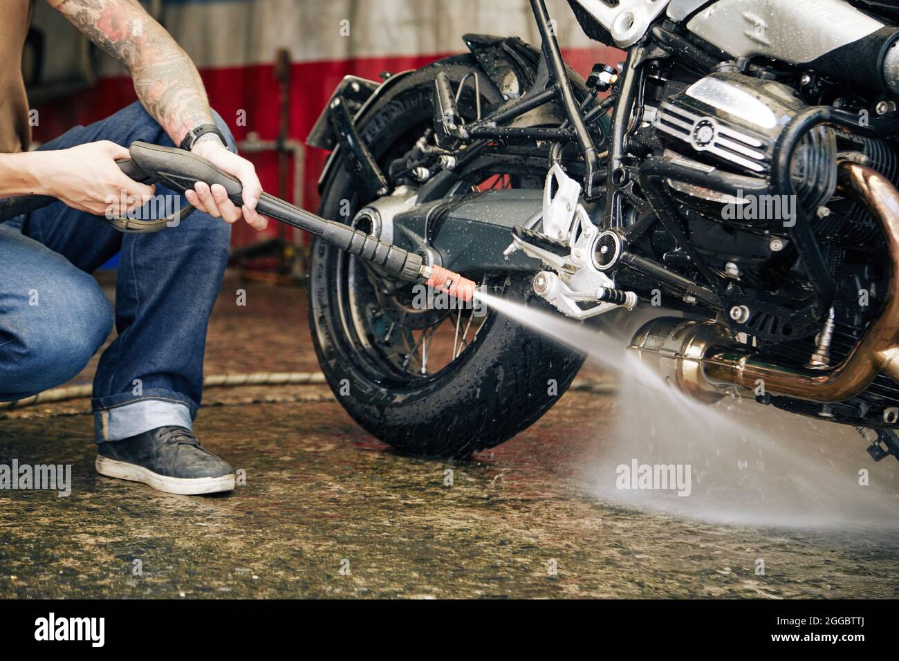Men in wet jeans hi-res stock photography and images - Alamy