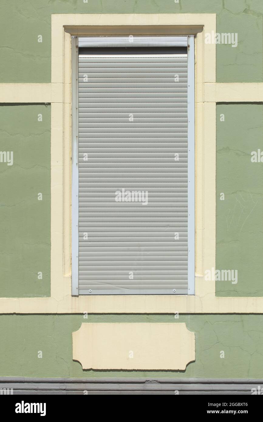 Shutters pulled down hi-res stock photography and images - Alamy