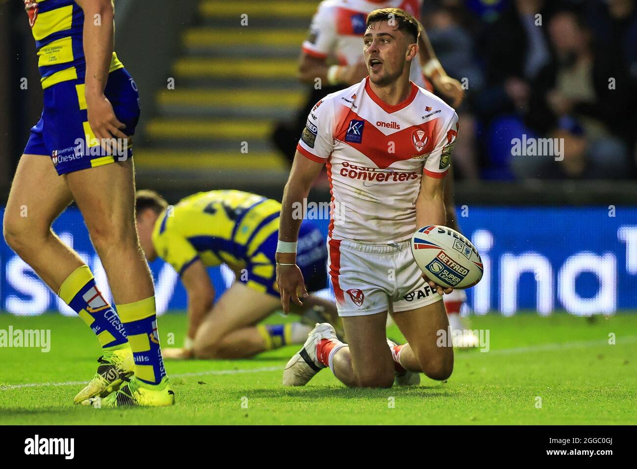 Lewis Dodd (21) of St Helens celebrates his try Stock Photo - Alamy