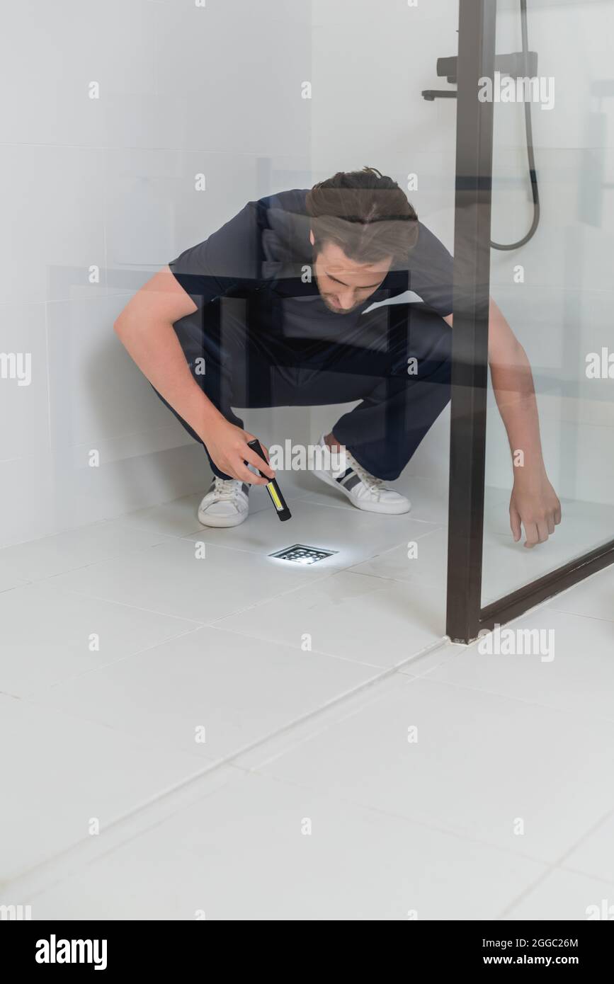 Plumber checking water drainage hi-res stock photography and images - Alamy