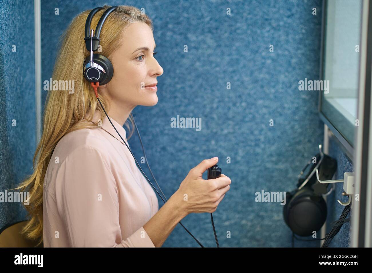 Hearing test booth hi-res stock photography and images - Alamy