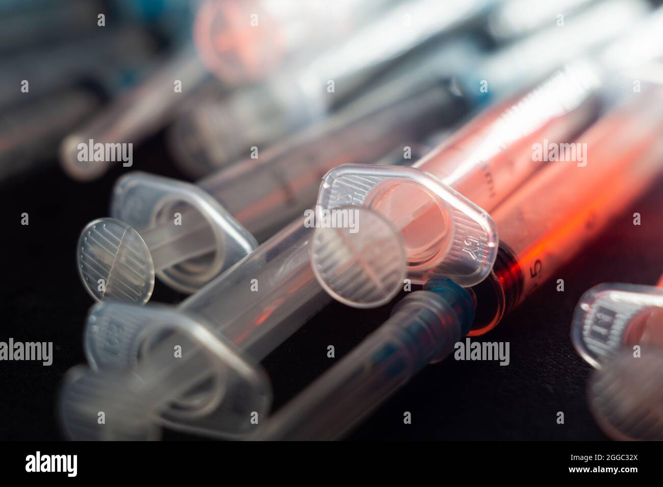 Bunch of syringes hi-res stock photography and images - Alamy