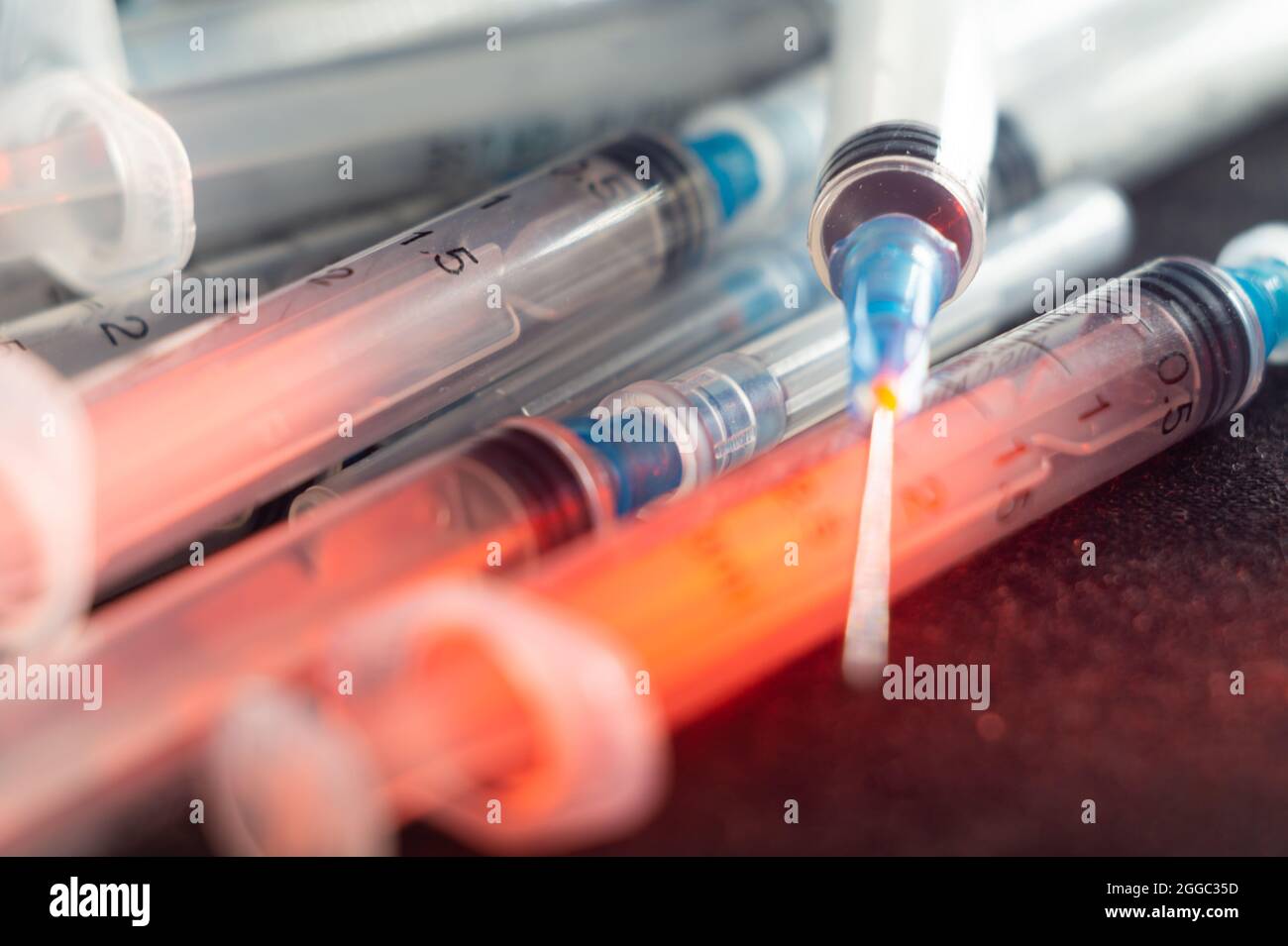 Bunch of syringes hi-res stock photography and images - Alamy