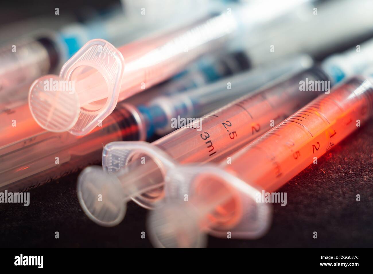 Bunch of syringes hi-res stock photography and images - Alamy