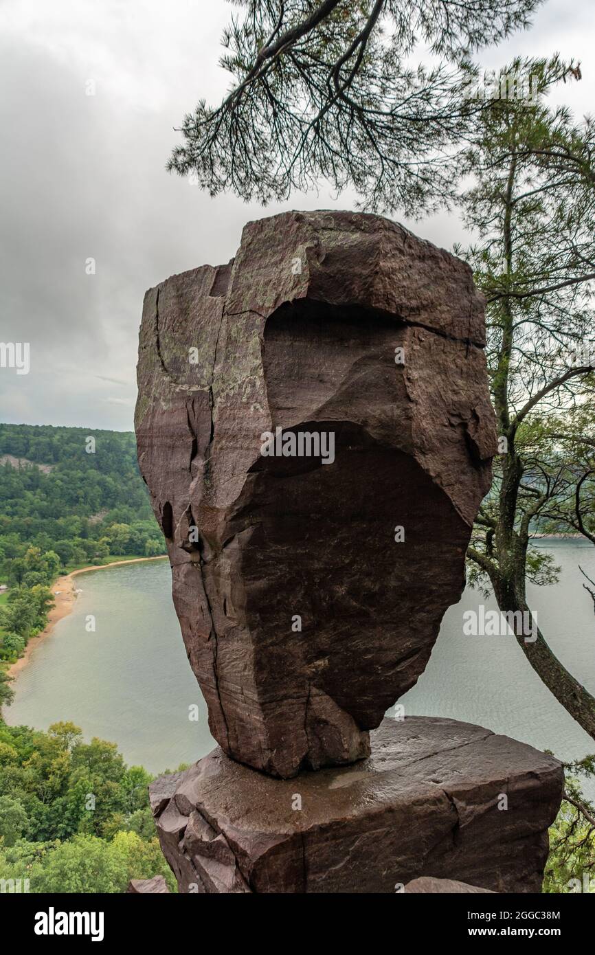Balanced rock devil's lake hi-res stock photography and images - Alamy