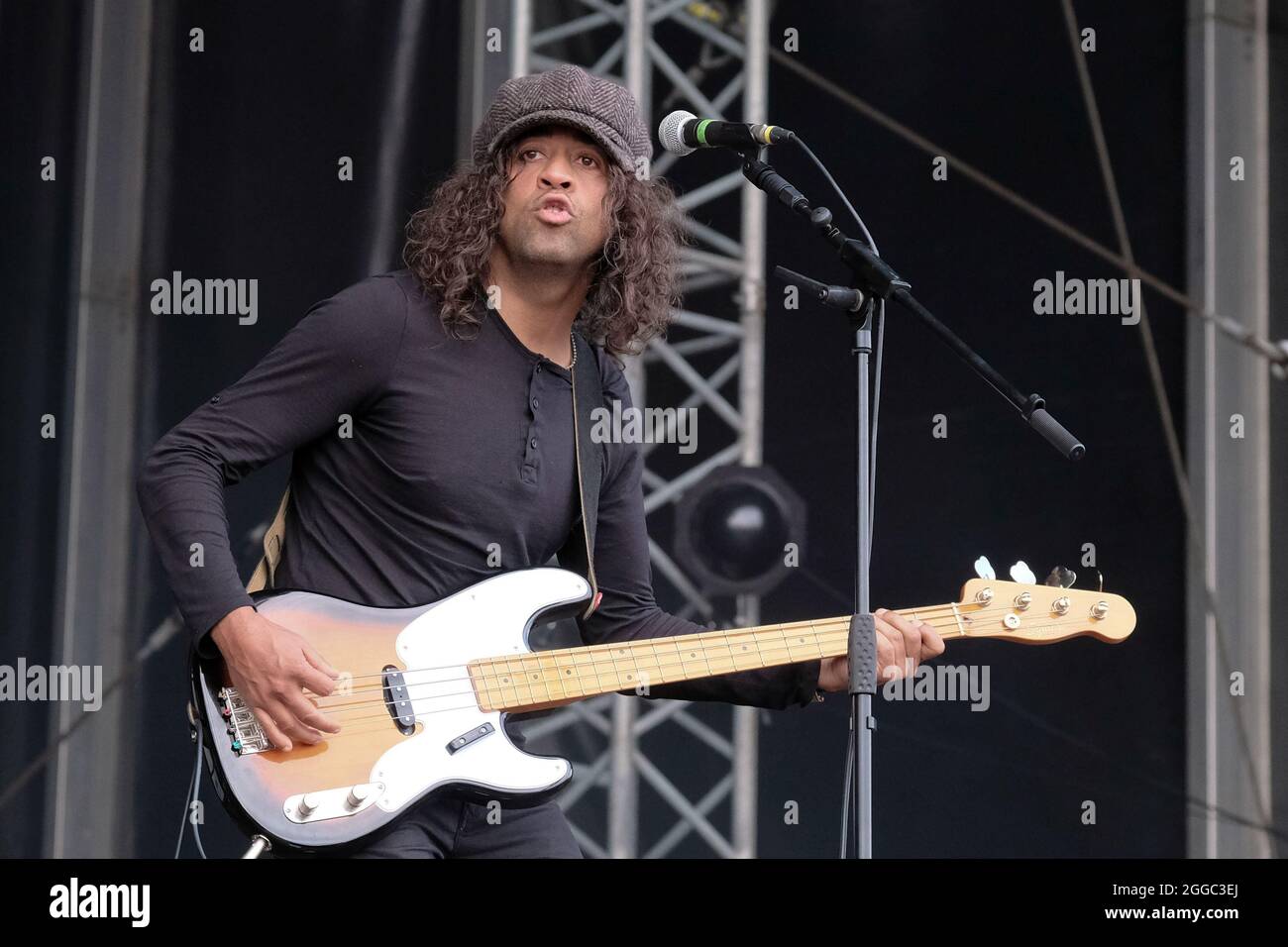 James "Jay" Lewis, singer songwriter and bass player with English Indie ...