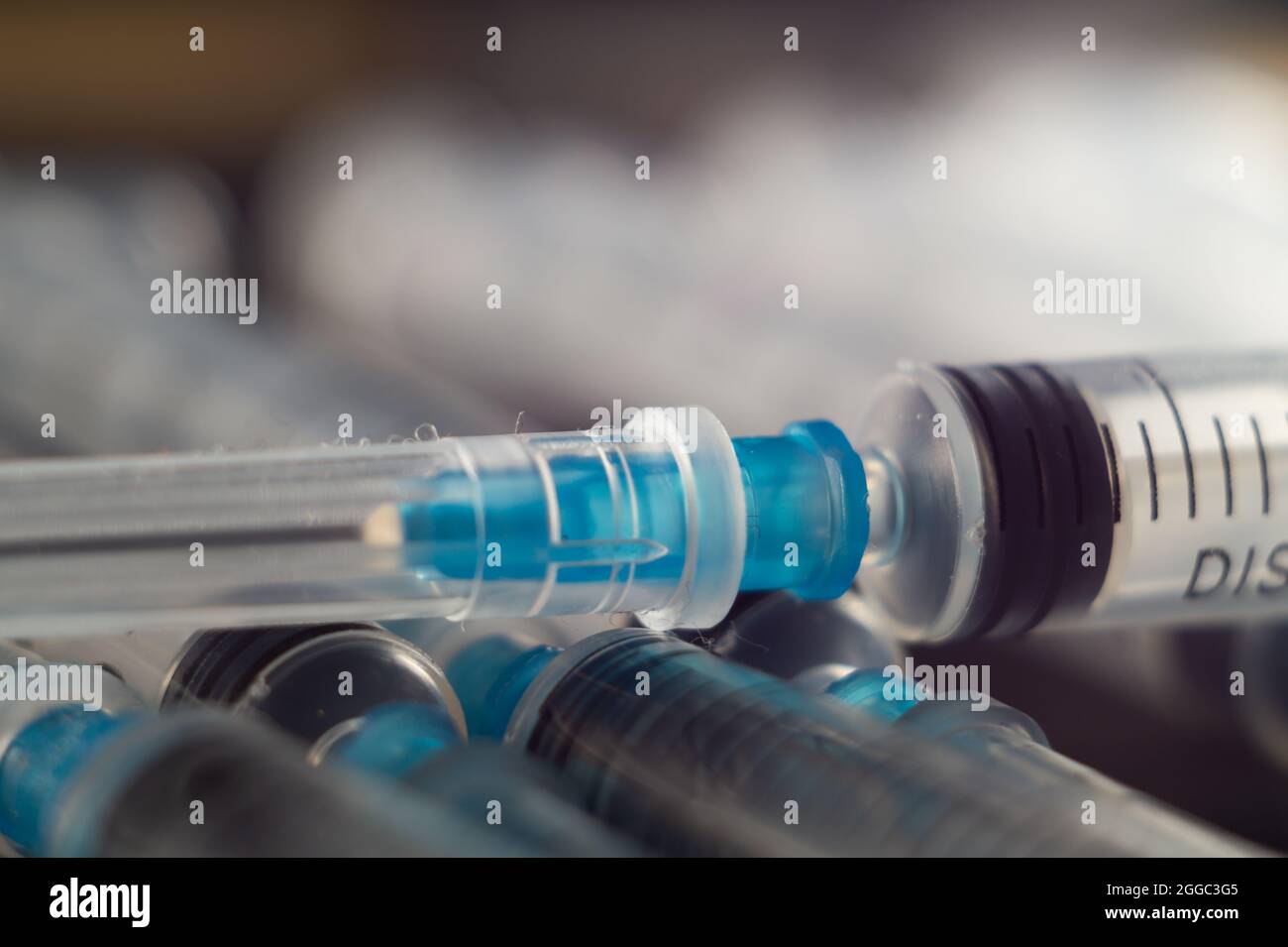 Bunch of syringes hi-res stock photography and images - Alamy