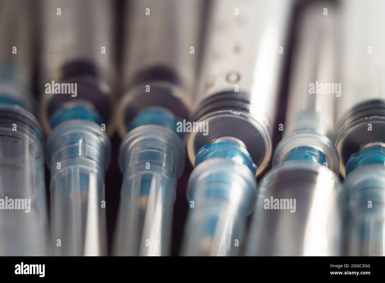 Bunch of syringes hi-res stock photography and images - Alamy