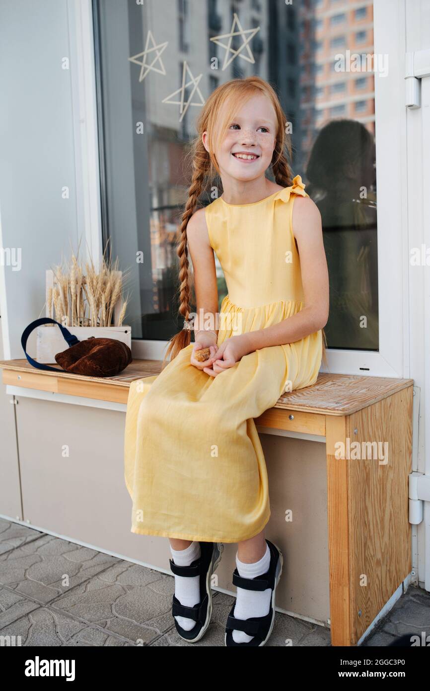 Girl feet air hi-res stock photography and images - Alamy