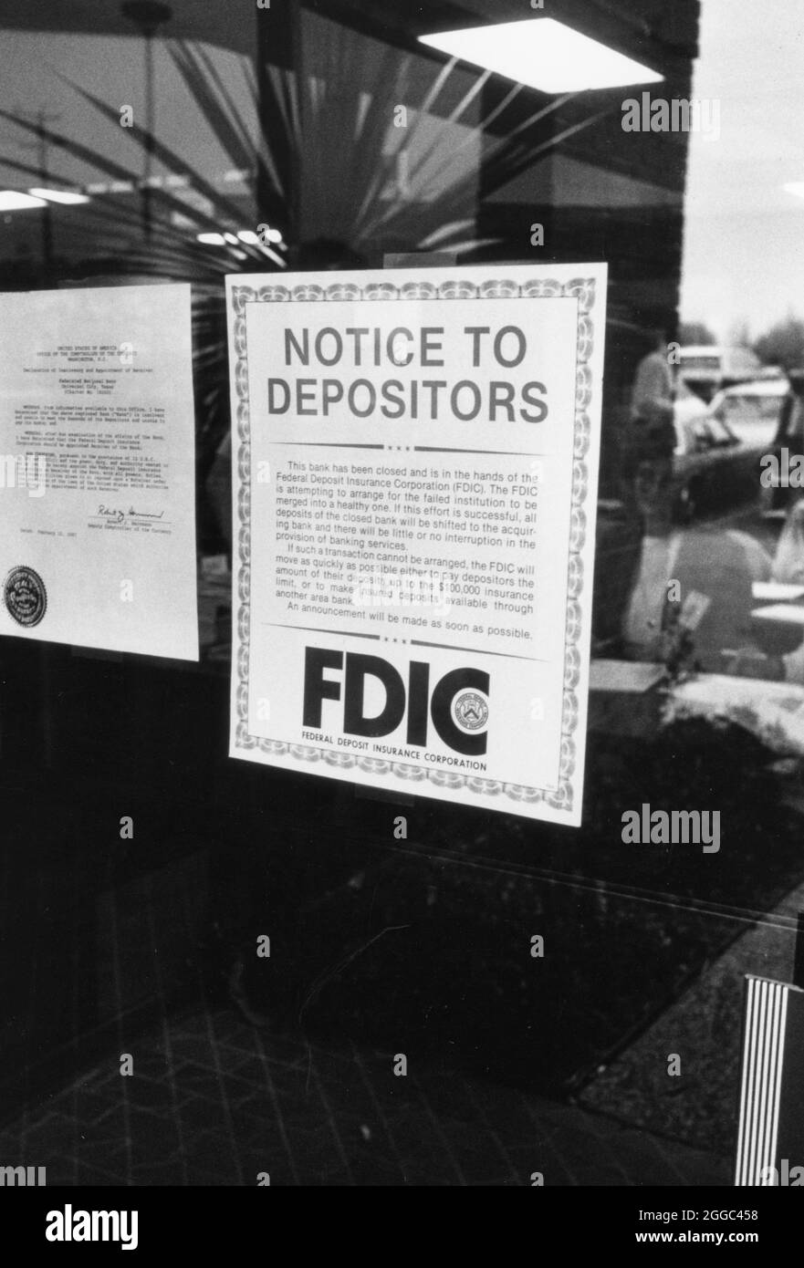 ©1980's FDIC takes over failed Texas bank in San Antonio Stock Photo ...