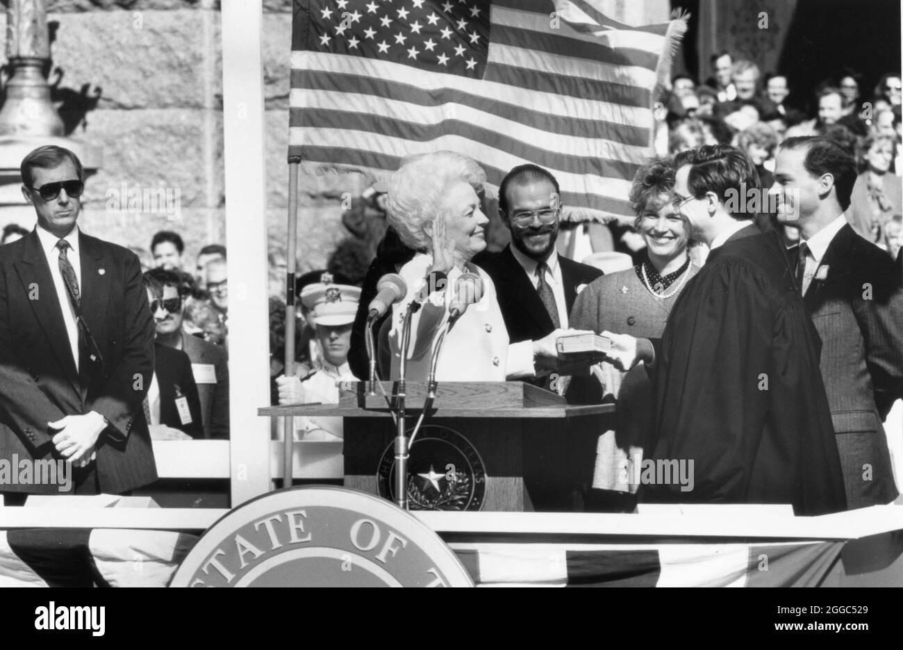 Swearing in ceremony hand on bible Black and White Stock Photos ...