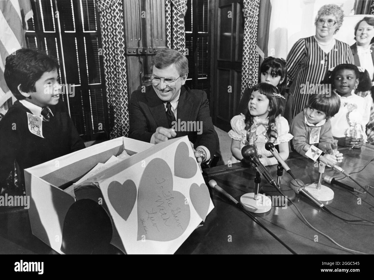 Austin Texas USA, February 1985: Schoolchildren present a box of ...
