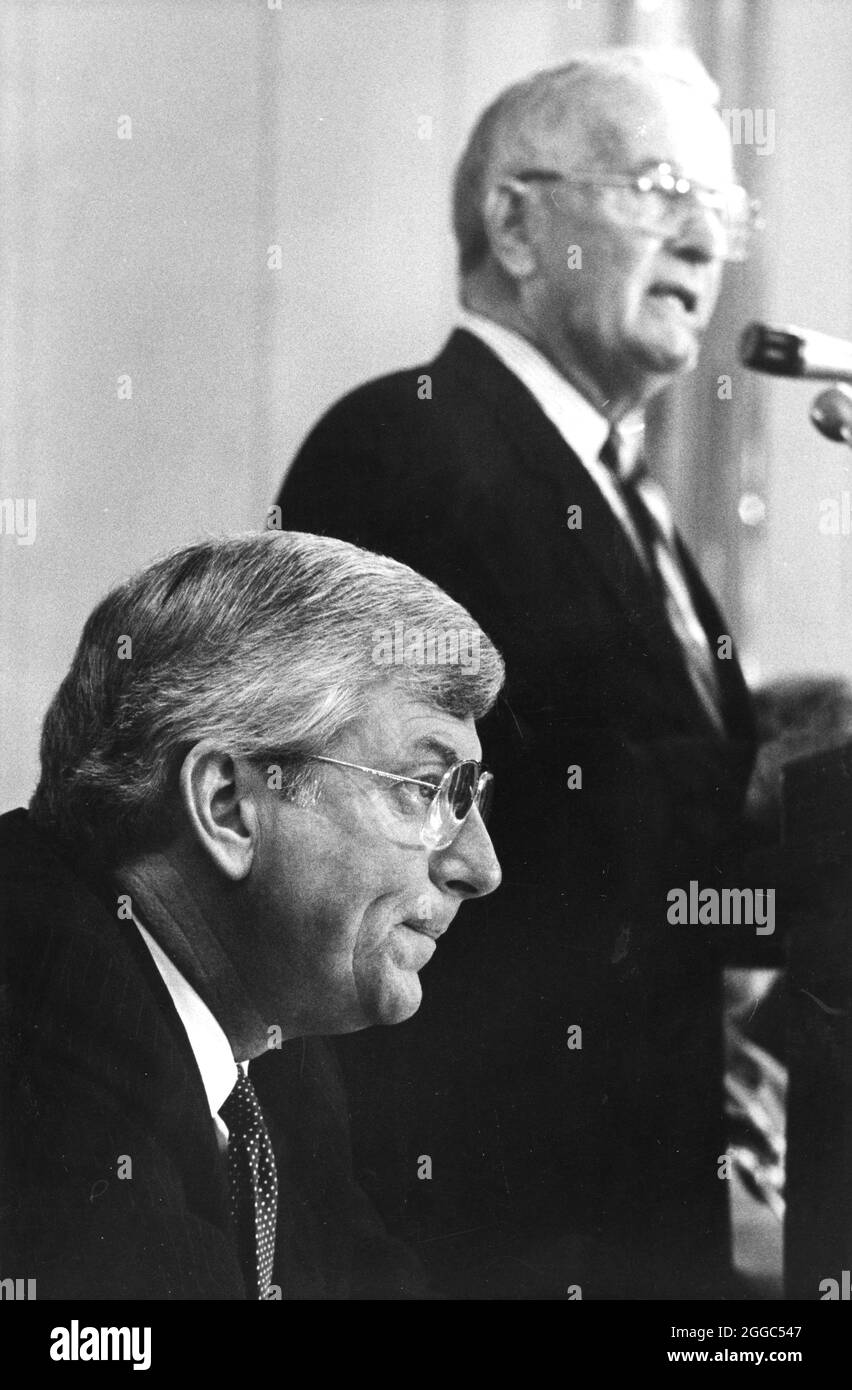 Debate reportage hi-res stock photography and images - Alamy