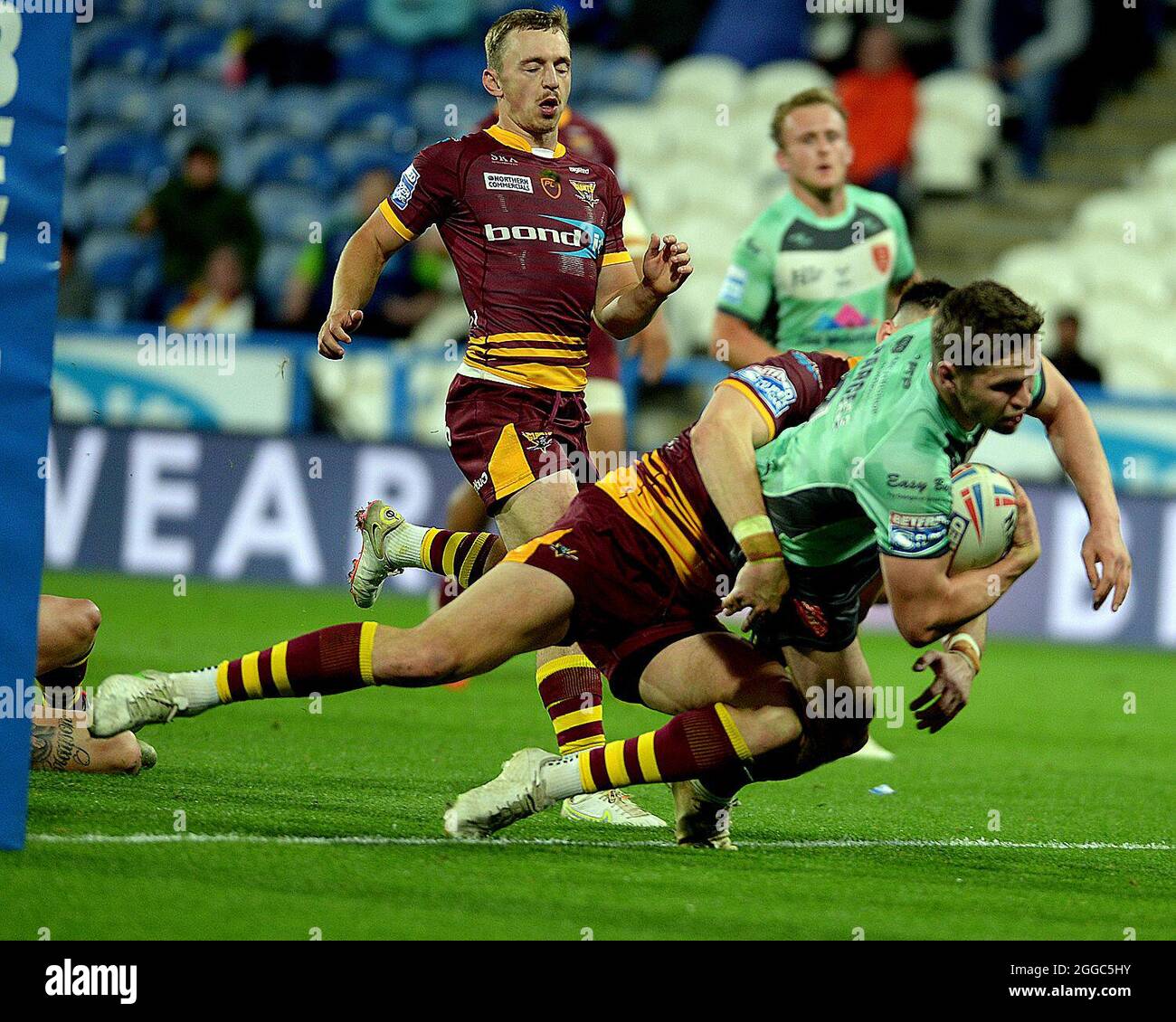 Hull Kingston Rovers' Matt Parcell dives in for a late try try Stock ...