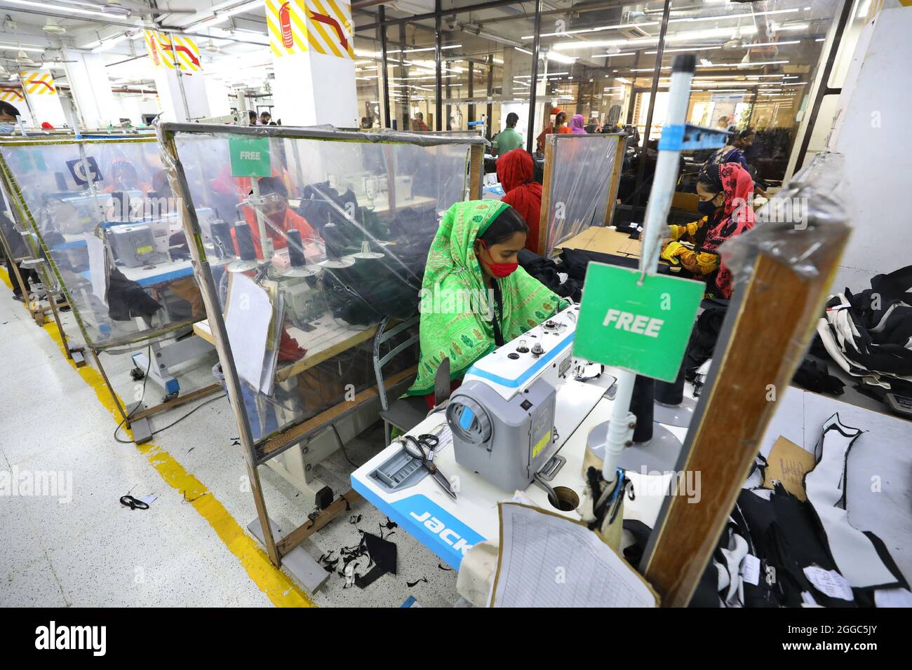 Sewing factory bangladesh hi-res stock photography and images - Alamy