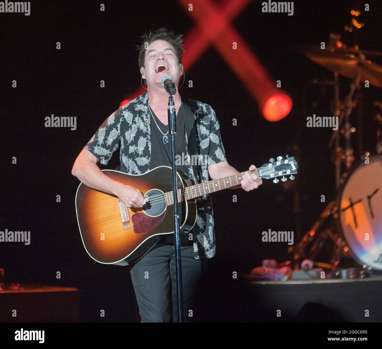 Pat monahan train singer hi-res stock photography and images - Alamy
