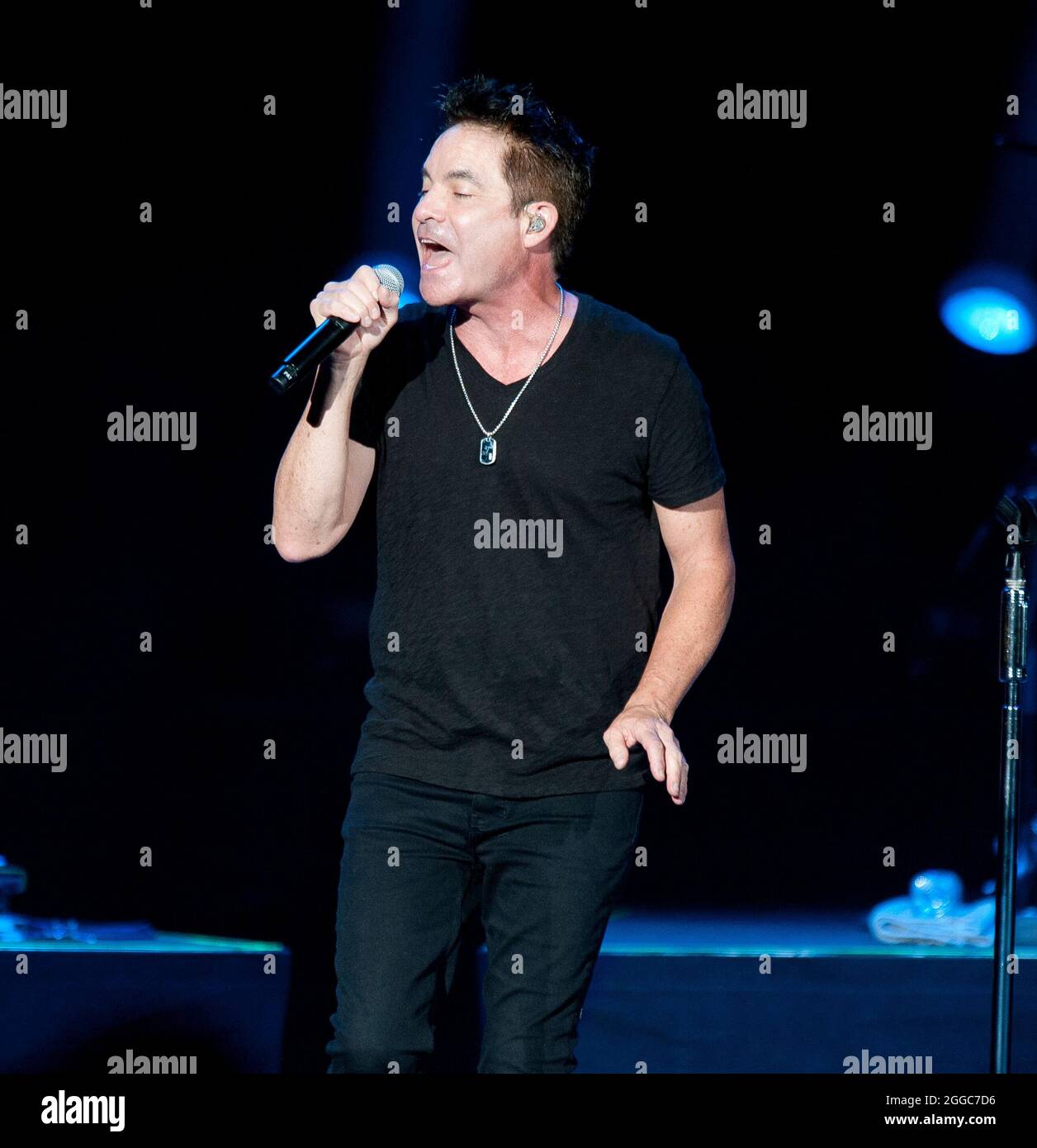Pat monahan train singer hi-res stock photography and images - Alamy