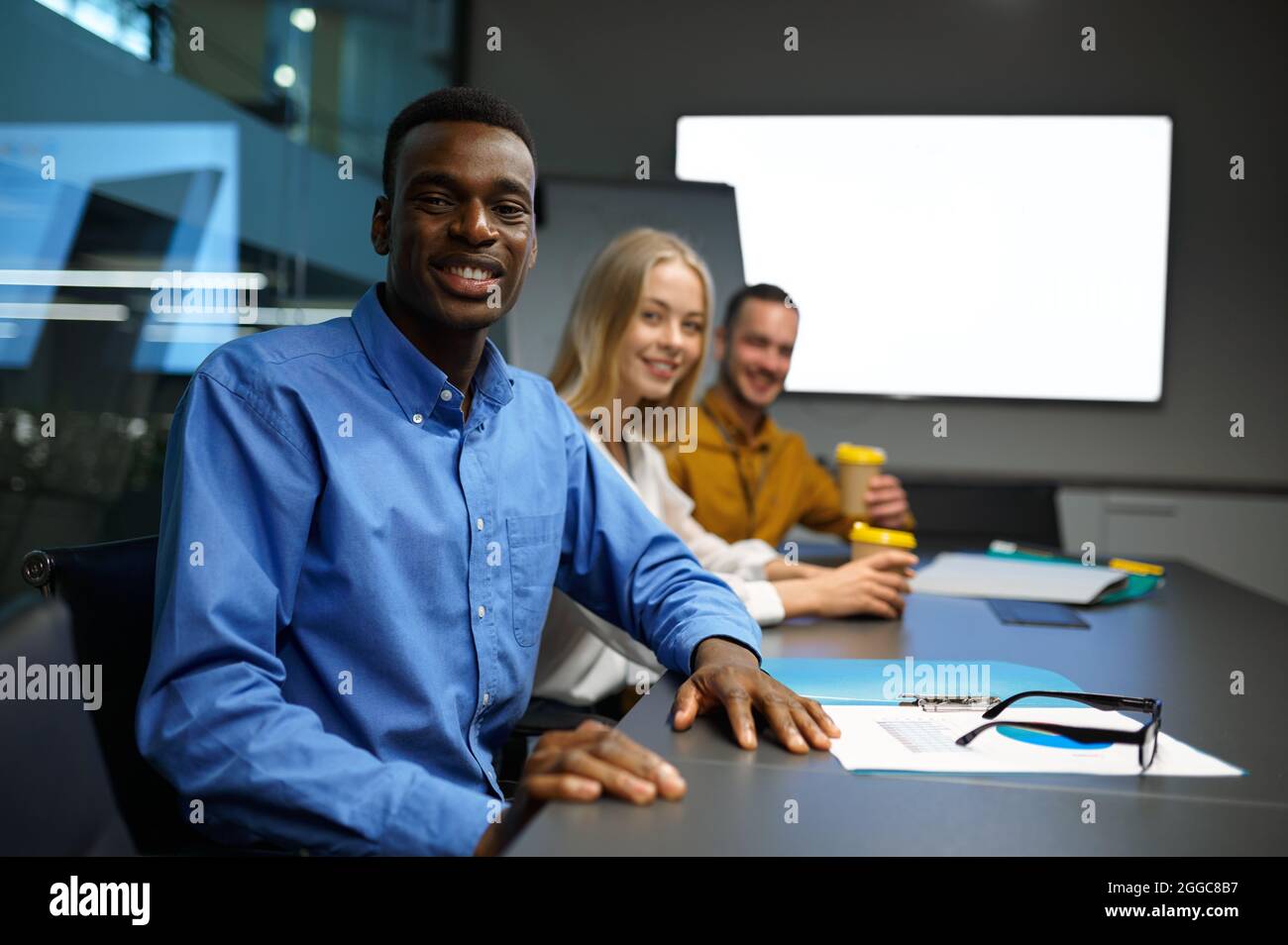 Team of happy managers, IT idea presentation Stock Photo - Alamy