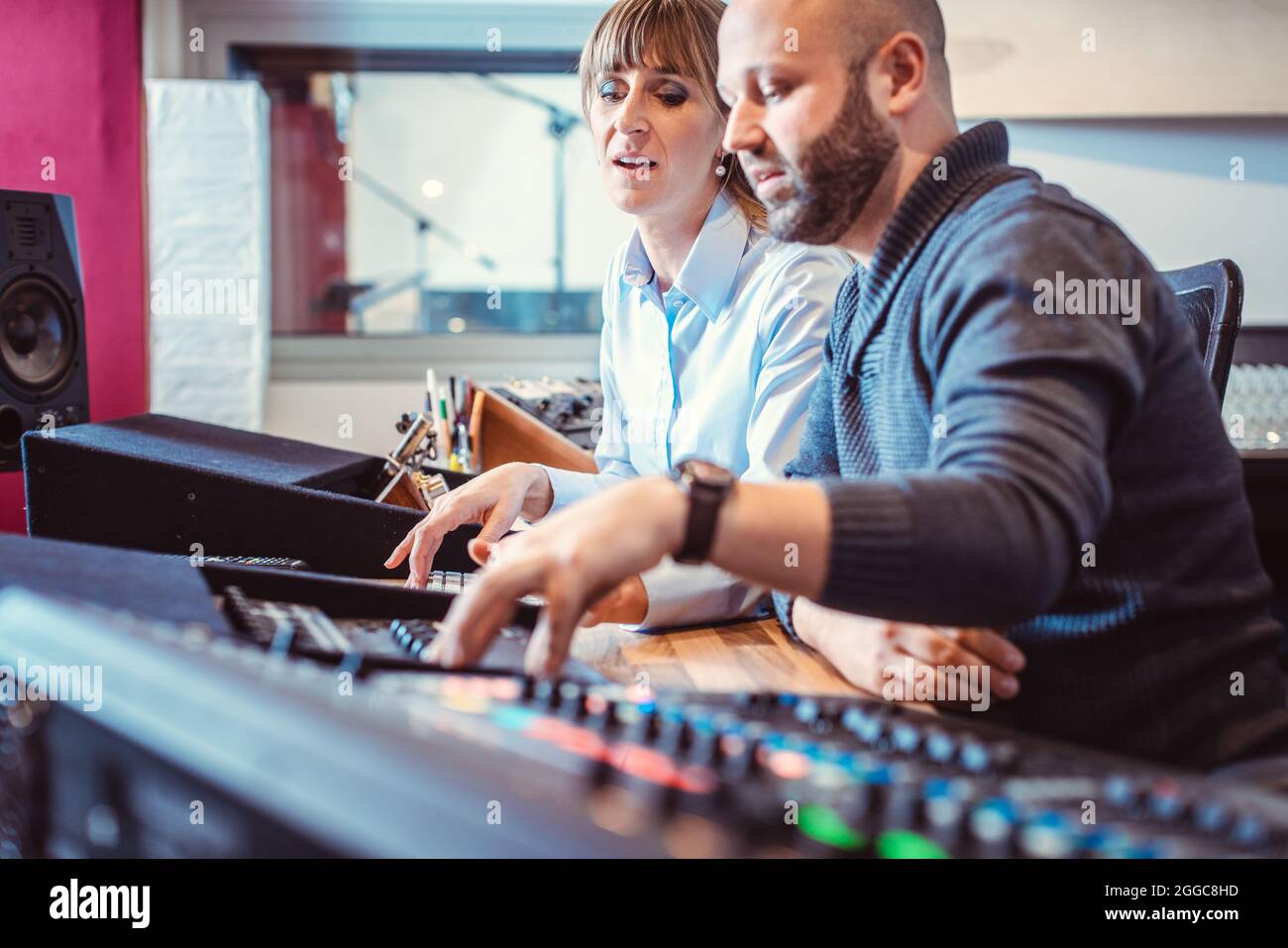 Mix engineer hi-res stock photography and images - Alamy