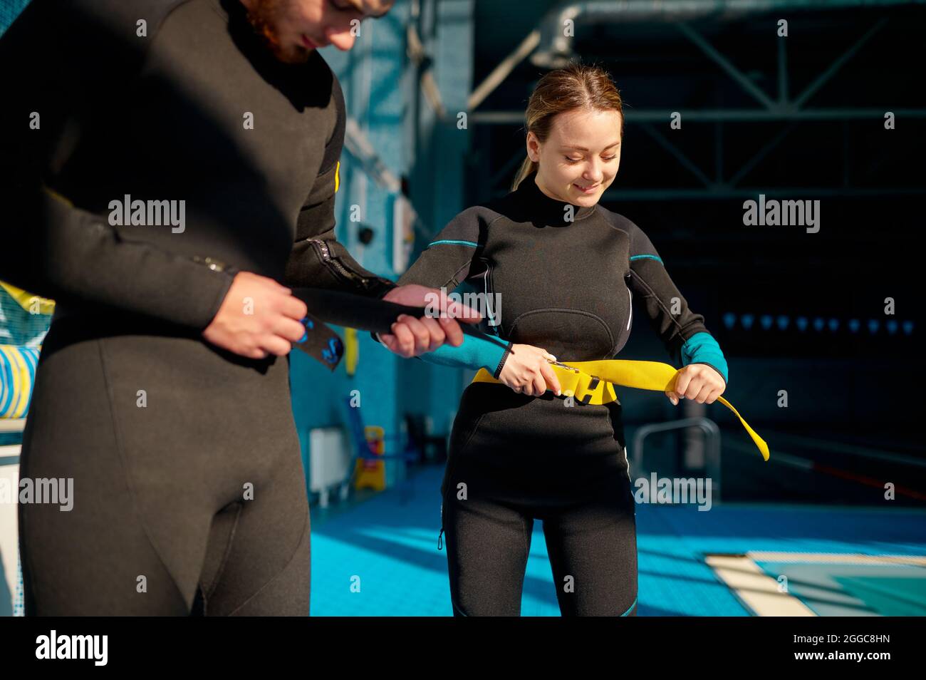 Woman scuba gear wetsuit hi-res stock photography and images - Alamy